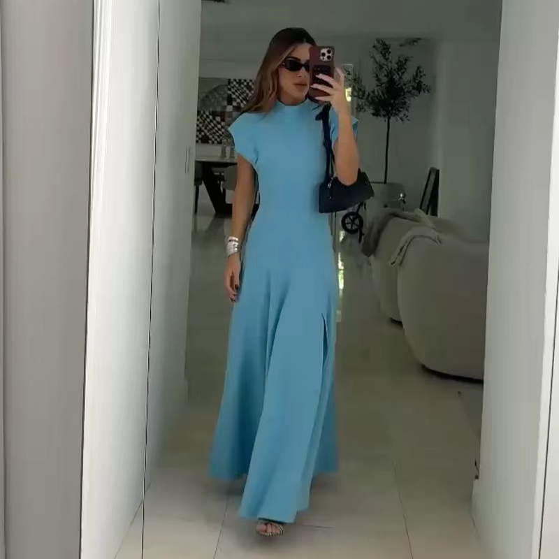 Gabriella - Flattering dress with slit – sundayaffairs