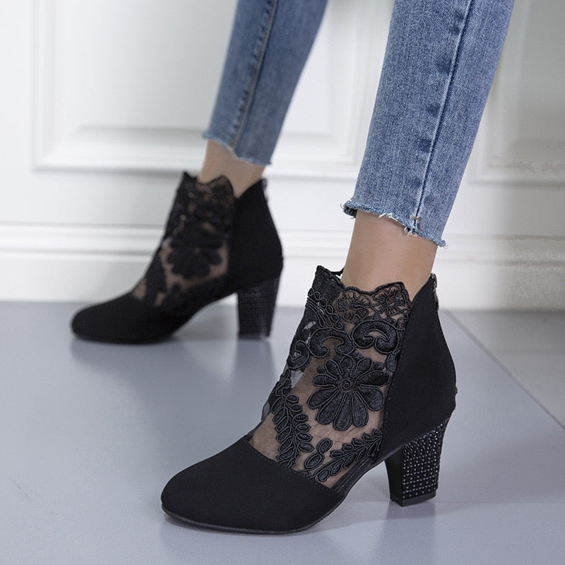 Hannah Lace Boots – sundayaffairs